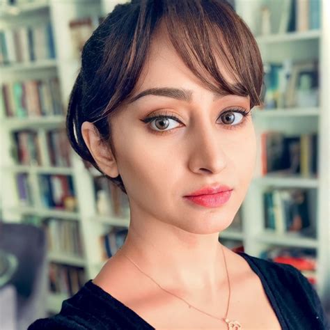 مريم القحطاني Author Of عن الحب والعزلة