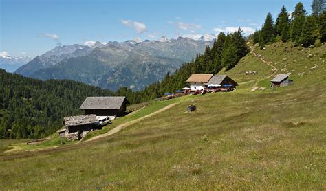 A hike in the extensive Hirzer area • Hiking Route » outdooractive.com