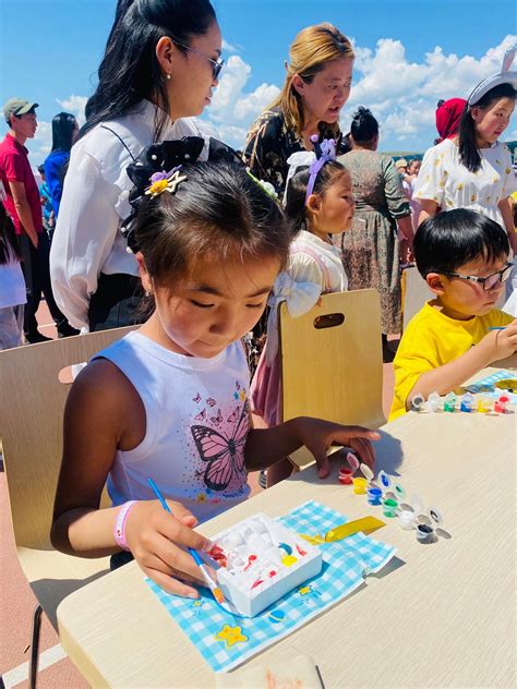 Миний ертөнц Олон улсын хүүхдийн эрхийг хамгаалах баярын Facebook