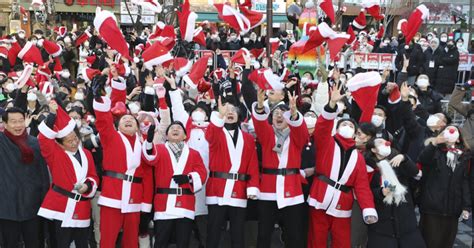 모자 던지기 퍼포먼스하는 한덕수 총리