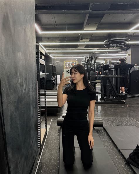 🎀찌니🎀 벌써 12월 이라니 남은 한 달을 어떻게 보낼 예정이신가요 🖤 오운완 헬스타그램 헬린이 헬린이운동 헬스하는여자