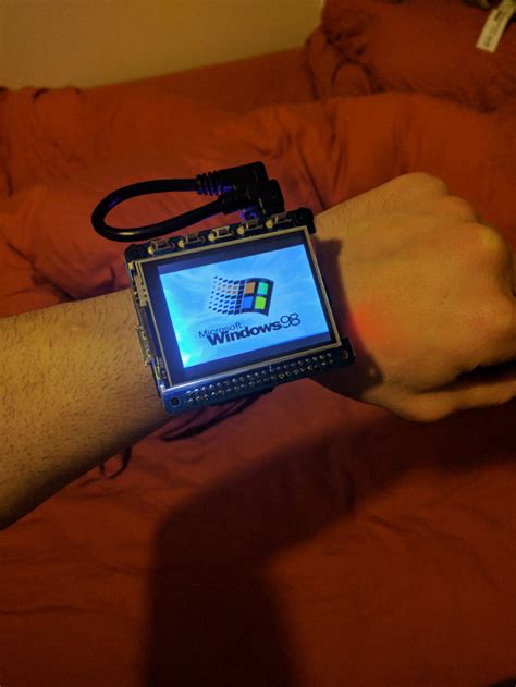 Smartwatch Caseiro Roda Em Raspberry Pi Com Sistema Operacional Windows 98 Tecmundo Smartwatch Caseiro Roda Em Raspberry Pi Com Sistema Operacional Windows 98 Tecmundo