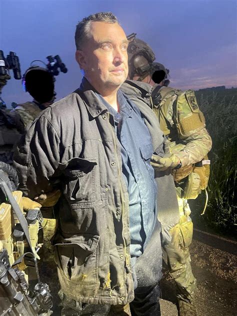 Dem Assassin Vance Boelters Wife Jenny Boelter Says She Was