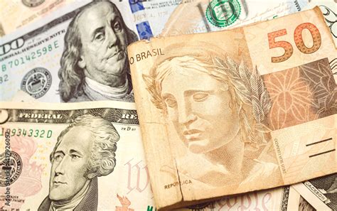 Dinheiro Real Brasileiro E Dólar Americano Conceito De Mercado De