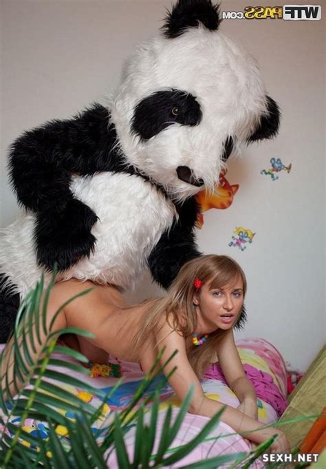 Сочная киска отдалась плюшевому трахарю Pic