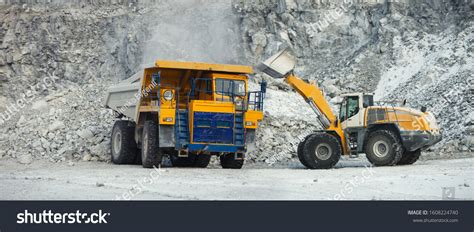 Front End Loader Mining Truck During库存照片 Shutterstock
