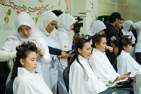 Putri Hair Choice Brand Hair Care Milik Paragoncorp Gelar Pelatihan
