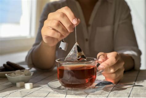 뜨거운 티백 차 즐겼는데 건강에 악영향미세 플라스틱 방대