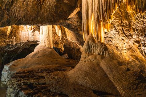 종유석과 석순이있는 동굴 펑크바 동굴의 지질 학적 형성 개성 개념에 대한 스톡 사진 및 기타 이미지 개성 개념 골짜기 광물질 Istock