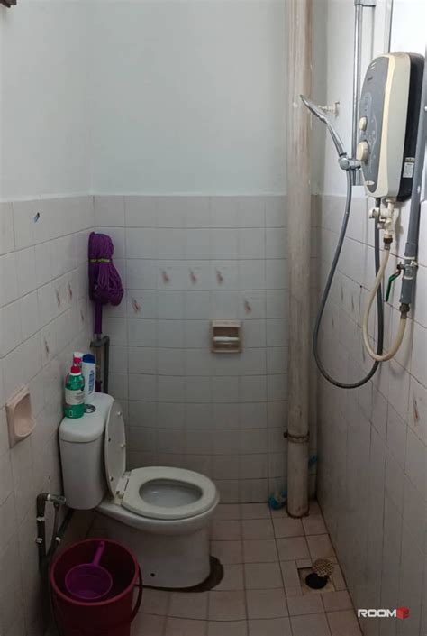 Middle Room Usj 6 Near Lrt Taipan Roomsos