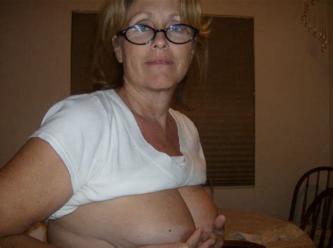 Mature Loves To Show Off Her Cleavage And Tits Porn Pictures Xxx