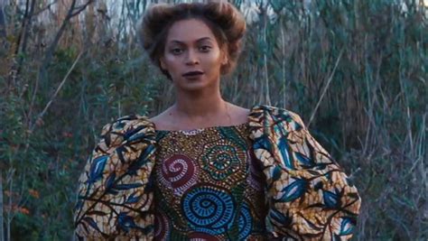 Beyoncés Stylischste Outfits Aus „lemonade In Bildern