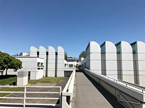 유명 로고를 Oo 스타일로 바꾸는 대회에 전 세계 500명 넘는 디자이너가 참가했다고