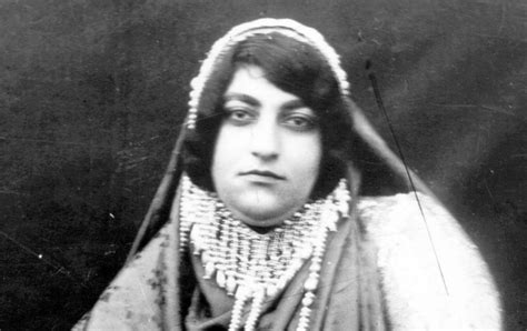 سفر به عصر قاجار؛ از زن قاجاری با کلاه مردانه تا نوۀ نقاش ناصرالدین شاه