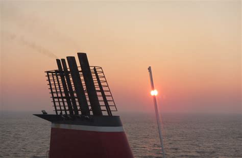 Diffraction Of Light Adventures In Oceanography And Teaching