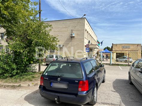 Екшън пред КАТ Враца Регистратор скочи на полицай арестуваха го снимки