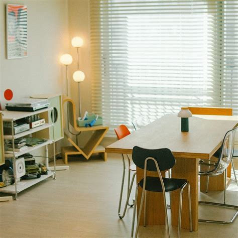 쇼룸 같은 컬러감 디자이너 부부의 25평 홈스타일링 라이프스타일 슈퍼앱 오늘의집