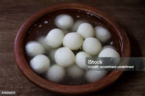 Gambar Bengali Rasogulla Berenang Dalam Sirup Manis Foto Stok Unduh