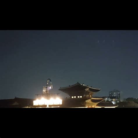 도사님이 친히 찍은 경복궁 구찌 패션쇼 감상하고 항상 영양가 많은 정보만을 알려주는 도사님을 존경하고 경배하도록해라 Youtube