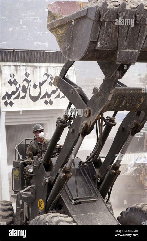 Us Navy Us Navy Equipment Operator Constructionman Assigned To Naval Mobile Construction