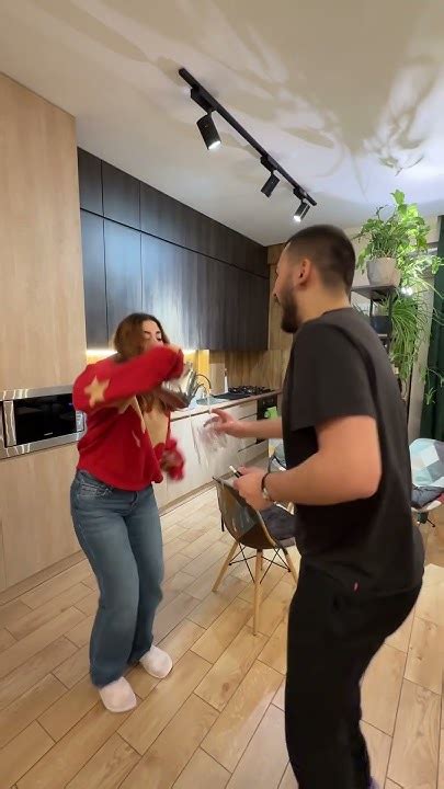 ვითომ ცხელი წყალი გადავასხი 😂 Youtube