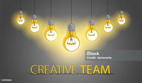크리에이티브 팀 컨셉 빛나는 전구 5개 그룹은 창의적인 사람들의 팀워크에 대한 아이디어를 나타내며 벡터 일러스트레이션을 결합합니다 3차원 형태에 대한 스톡 벡터 아트 및