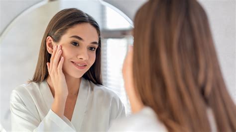What Is Facial Posture, And How Does It Affect Your Skin?