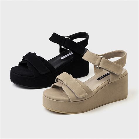 엠블즈 벨크로 웨지 스트랩샌들 7cm 225mm230mm235mm240mm245mm250mm미들힐통굽라운드토우샌들슬리퍼웨지스트랩6cm