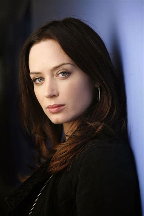 Emily Blunt Scrolller