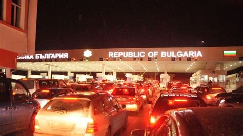 Интензивен е трафикът на изход за товарни автомобили на граничните пунктове Кардам и Капитан