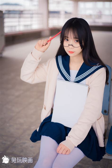 토끼놀이프린트 B 흰 실크안경을 쓴 소녀 V PH