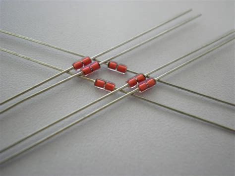 Glass Axial Ntc Thermistor With 5 100k Ohms With 1 Precision For Chrismas Lights High Quality