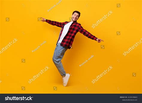 3 200 Man tiptoeing 이미지 스톡 사진 및 벡터 Shutterstock