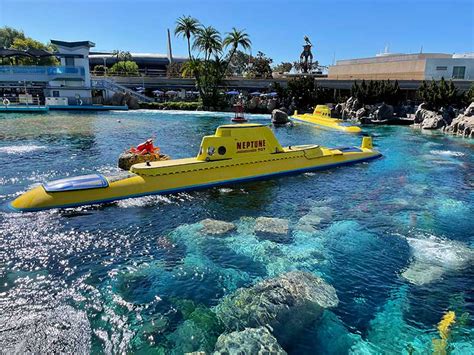 Finding Nemo Submarine Voyage At Disneyland Park Military Disney Tips