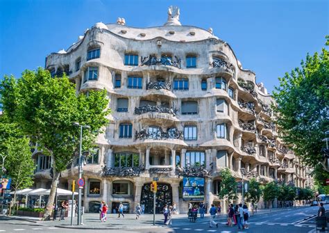 Los 55 Edificios Y Monumentos Más Bonitos De España