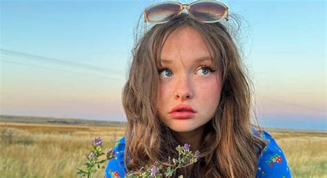 Zoe Colletti Height Weight Measurements Bra Size Shoe Size