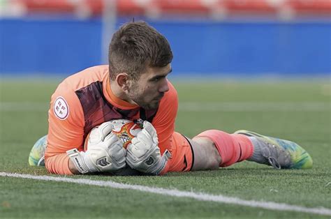 viktor nikolov completa la portería granate pontevedracf