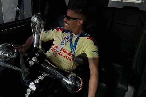 Liga Mx 2024 Jonathan Dos Santos Presume Trofeos Con América Y Lanza
