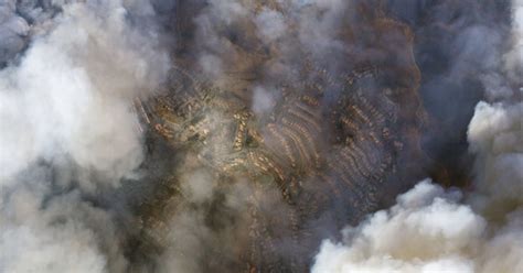 La 상공에 구름 아닌 연기