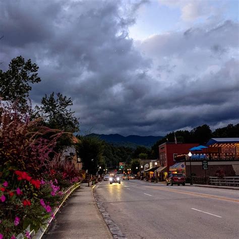 In The Appalachian Highlands A Holiday Drive Links Festive Tennessee
