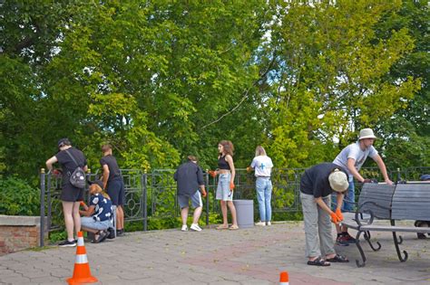 Оглядовий майданчик з видом на Хрестовоздвиженський монастир розмалюють орнаментом української