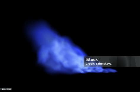 지상 연기 또는 푸른 안개 구름 흩어지는 트레일 벡터 사실 효과 안개 또는 스모그 증기 가스 검은 색에 증기 스프레이 검정색 배경에 대한 스톡 벡터 아트 및 기타 이미지