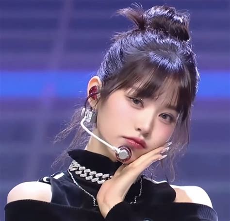 더쿠 오늘자 처음 시도한 똥머리 장원영 If