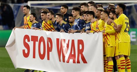 el “error” que xavi observó en la estatua de maradona el homenaje a