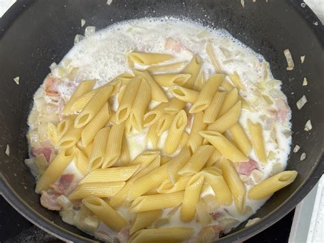 펜네 파스타로 베이컨 크림파스타 만들기
