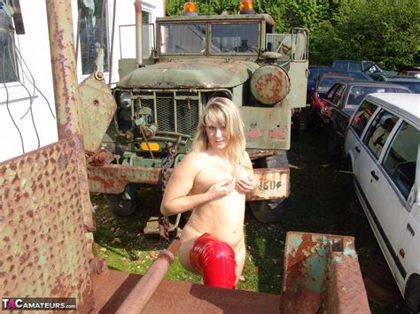 SweetSusi In The Scrapyard Pics