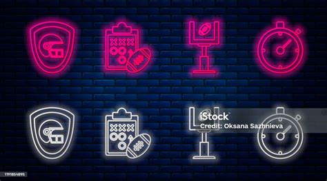 설정 라인 계획 전략 개념 미식 축구 골 포스트와 축구 공 미식 축구 헬멧과 방패와 스톱워치 벽돌 벽에 빛나는 네온 아이콘입니다 벡터 경쟁에 대한 스톡 벡터 아트 및 기타