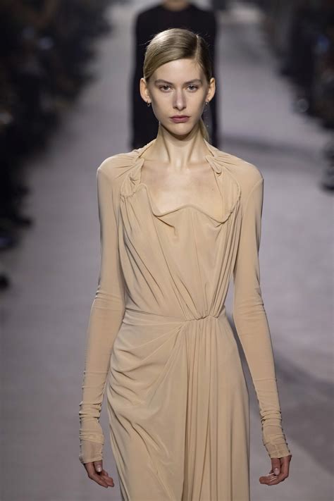 Foto 19 Letna Ljubljančanka Po Modni Pisti Skupaj Z Victorio Beckham