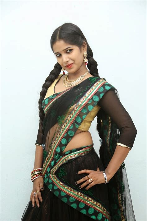 Actress Maina Hot Cleavage And Navel Stills In Half Saree