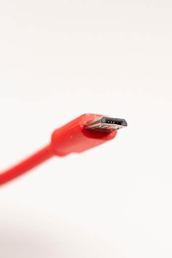 흰색에 분리 된 미니 Usb 케이블에 빨간색 편조 와이어 Usb Usb 케이블에 대한 스톡 사진 및 기타 이미지 Usb 케이블 배율 Usb 메모리 Istock